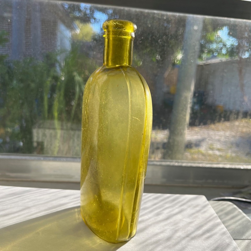 CRUDE CITRON STRAP SIDED FLASK EMBOSSED S ON BASE APPLIED TOP 7" 1/2 ...