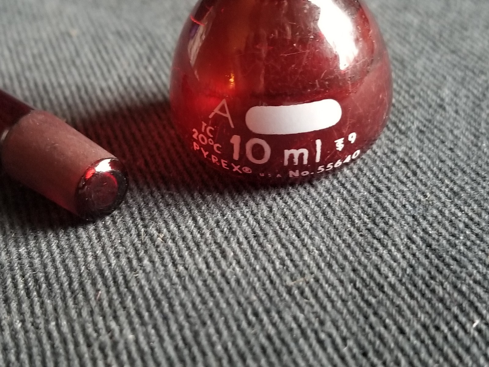 PYREX Red Low Actinic Glass Class A 10mL ±0.02 Volumetric Flask, 55640 ...