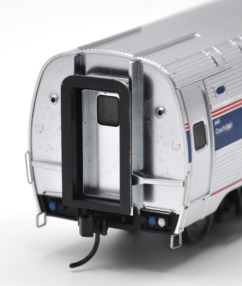 HO Walthers Lighted Amtrak 85' Budd Amfleet I 84-Seat Coach Phase IVb ...