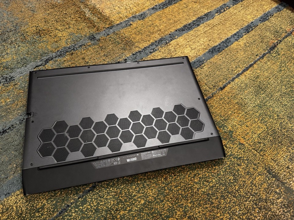 Alienware M17 R2 (Black)Gaming Laptop Intel I7-9000H 2.6GHz, 16GB RAM ...