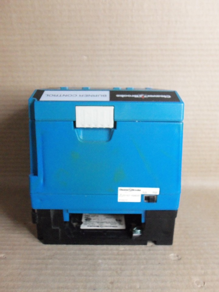 CLEAVER BROOKS 833-2718 RM7800 L 1079 BURNER CONTROL 8332718 ...