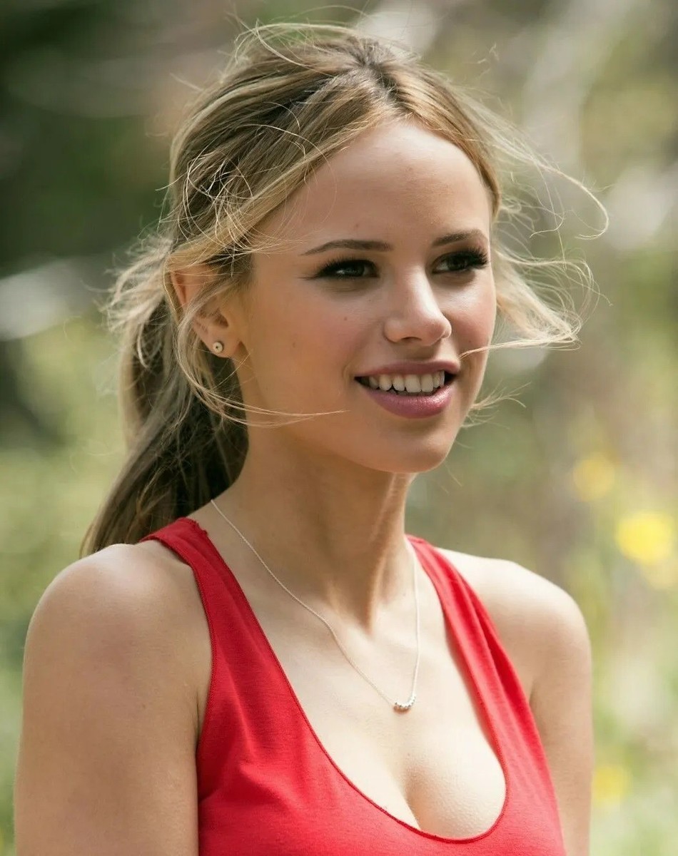 Halston Sage Photo Gallery