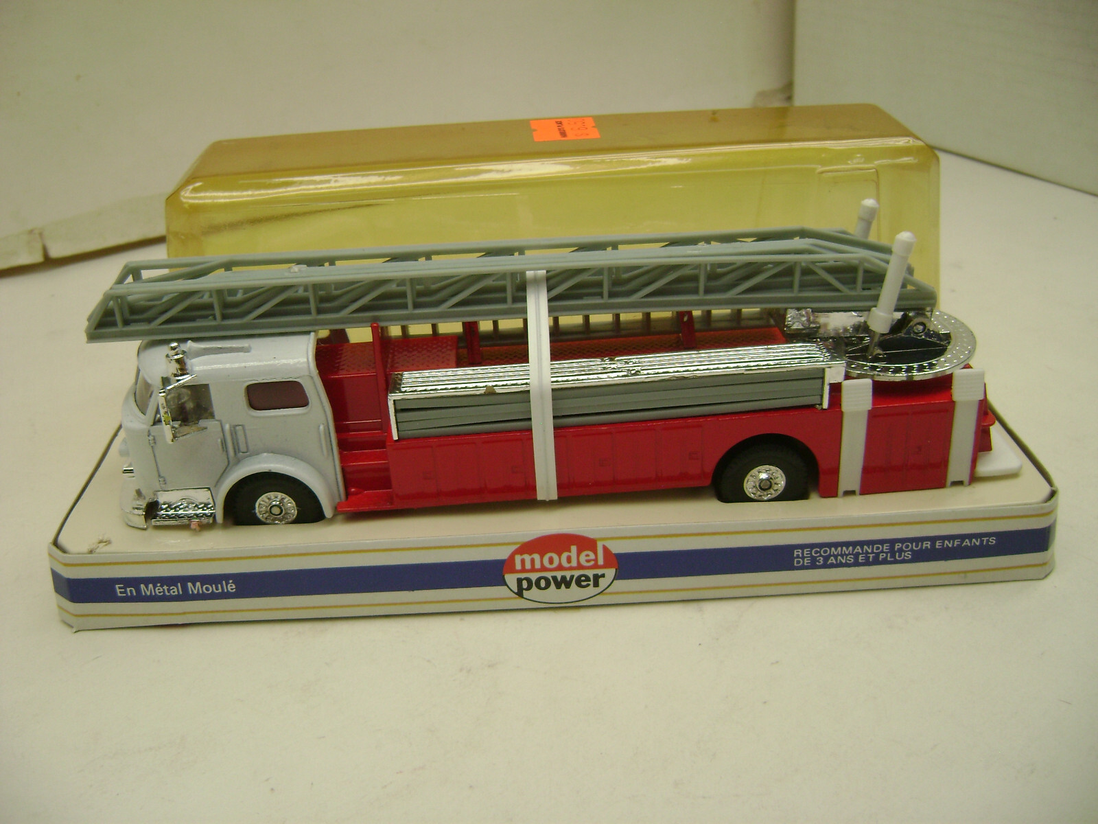 MODEL POWER PLAYART 1:48 RED WHI CAB AMERICAN LA FRANCE FIRE ENGINE ...