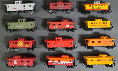 HO Scale Lot Of 12 Cabooses: Union Pacific, US Army, L&N, Santa Fe ...