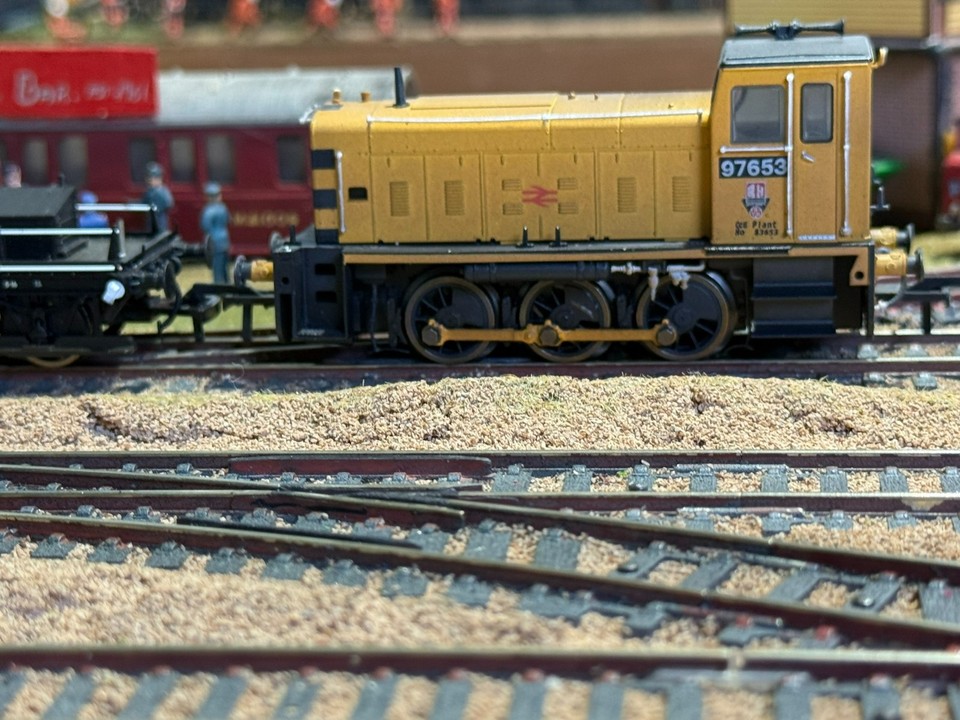 Heljan K2405 Ruston 165DE Diesel Shunter BR 165DE Yellow Livery Nearly ...