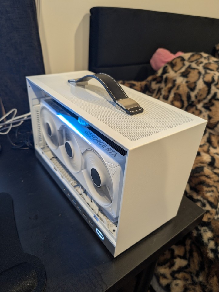 Ryzen 7800X3D MINI ITX White Build Gaming PC (No GPU, No Storage, No ...