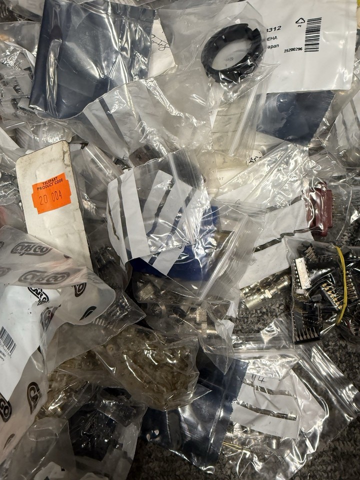 Large Mixed Electronic Components Job Lot – Almost 6kg – ICs ...