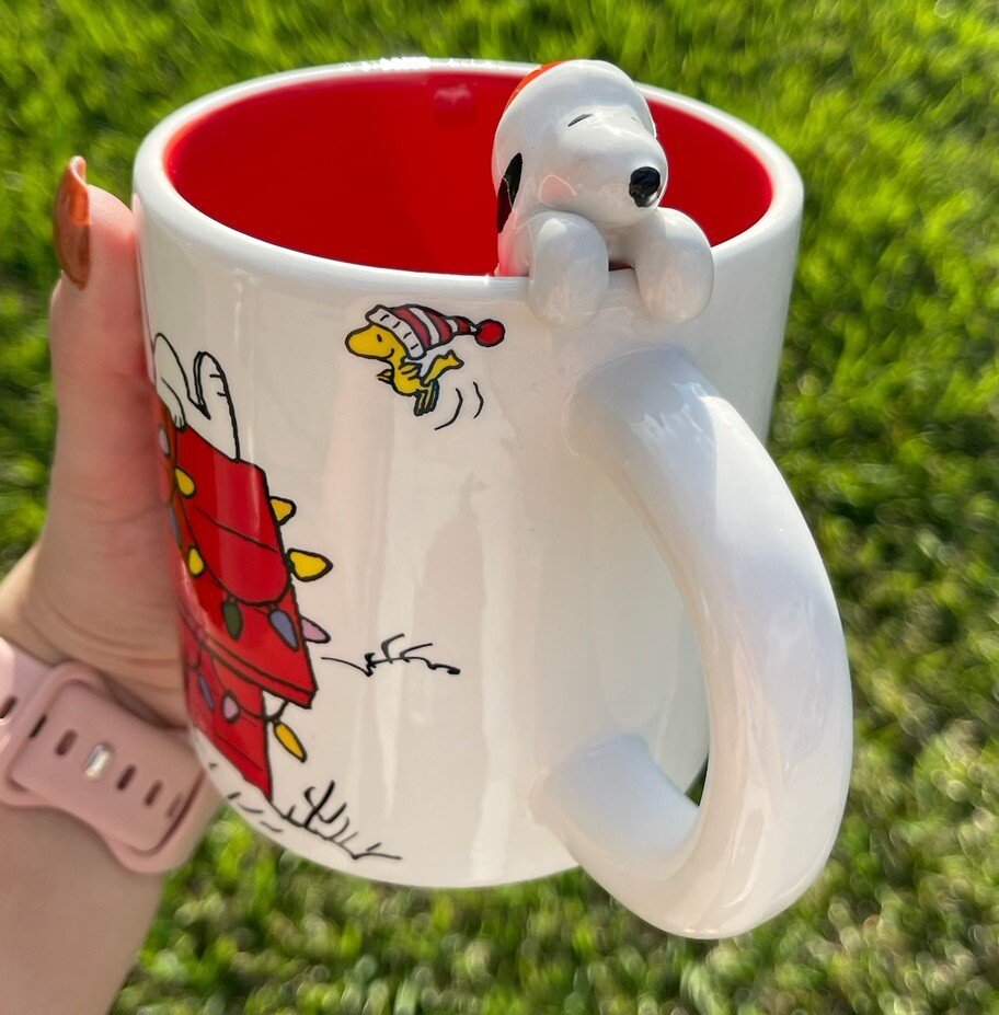 Snoopy Christmas Ceramic Mug on His Doghouse with Holiday Lights & 3D ...