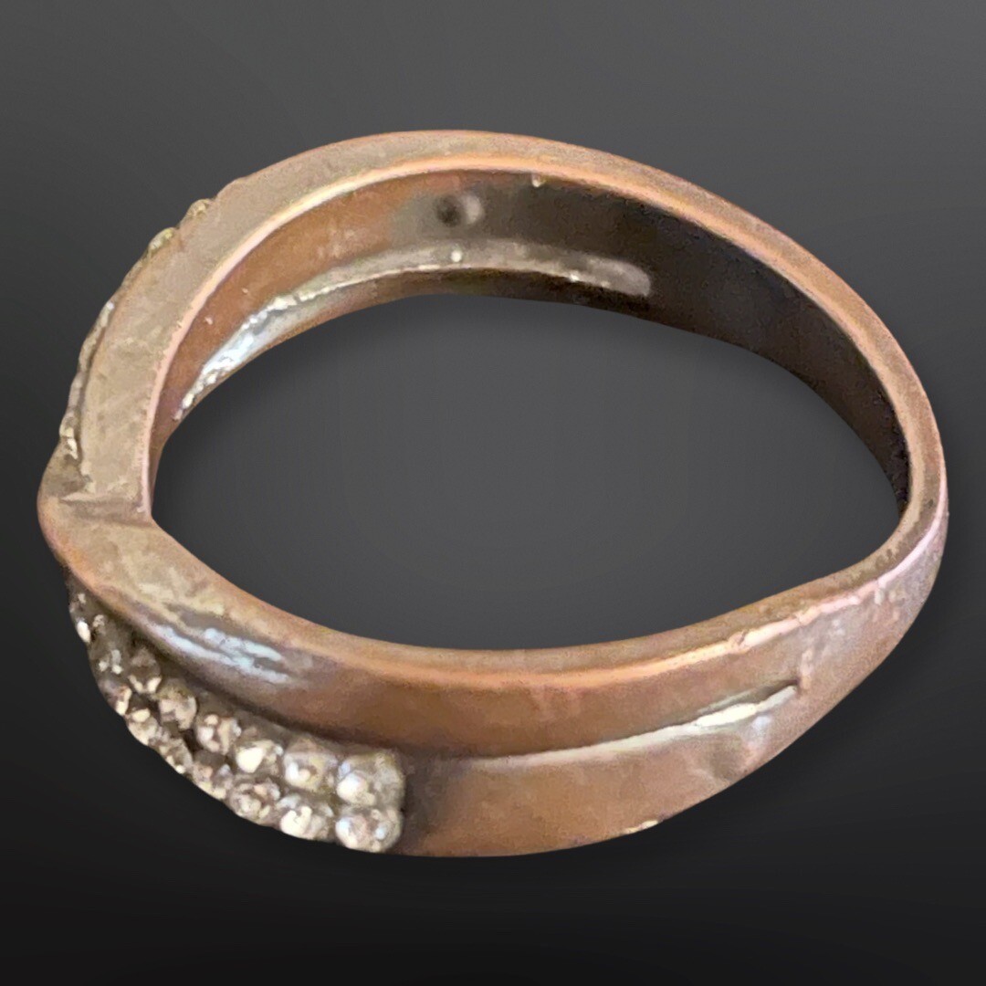 Vintage Patina Gold-Toned Twist Wedding Band Ring Wit… - Gem