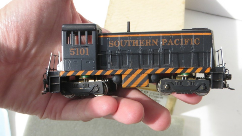 HALLMARK MODELS GE 70 TON SWITCHER BRASS HO SCALE | eBay