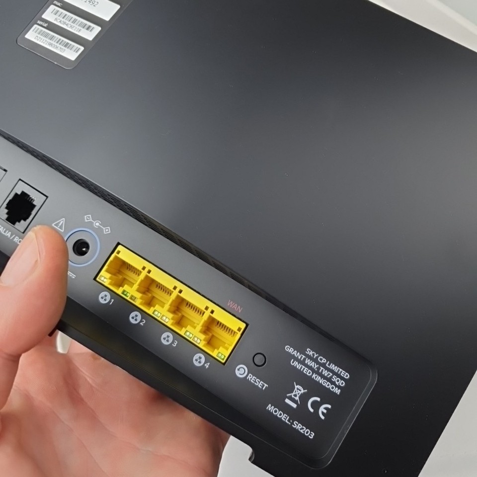 Sky Broadband Q Router Hub (Extra Power cable) SR203 WiFi Boxed New ...