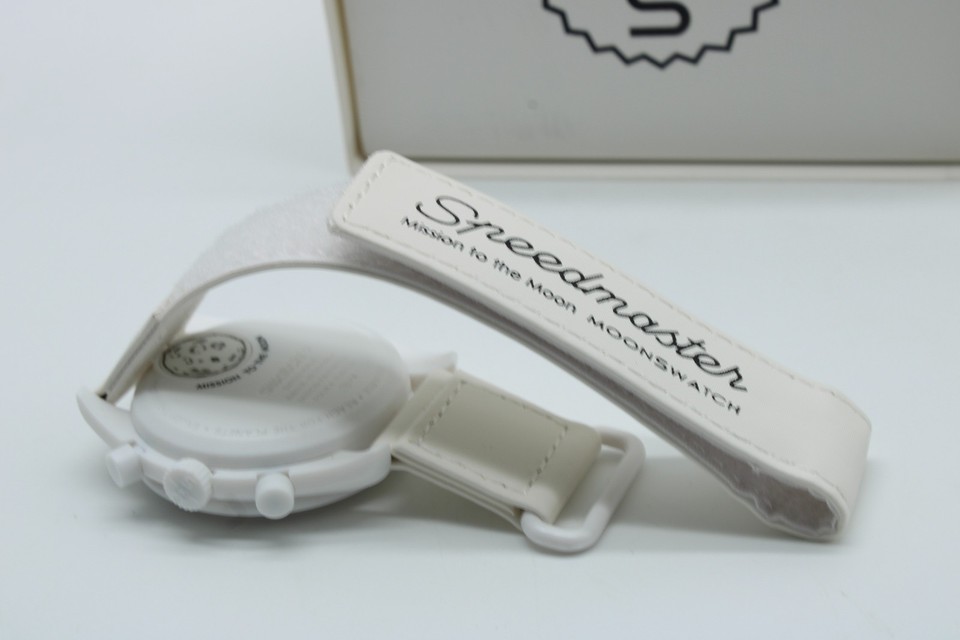 Swatch x Omega MoonSwatch Full Moon Mission to the Moonphase SO33W700 ...