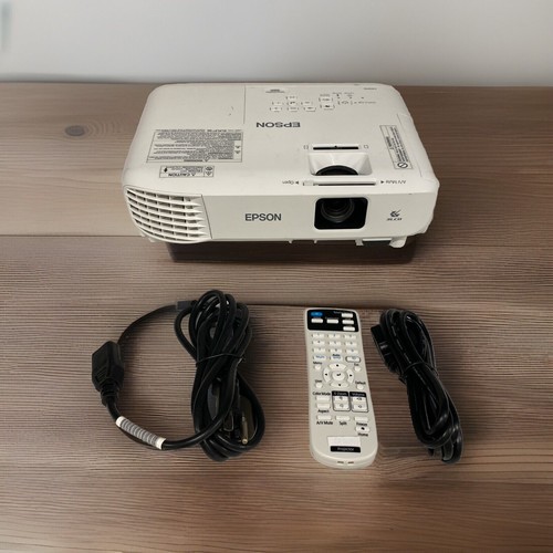 Epson Home Cinema 660 - 3LCD Projector 3300 Lumens - GREAT SHAPE / LOW ...