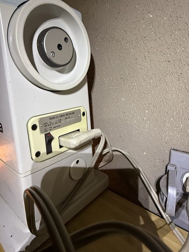 Read. Vintage Elna SU 62C 'SUPER' Sewing Machine with Pedal Accessories ...