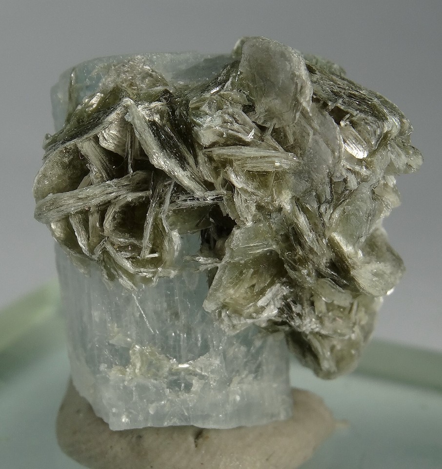 AQUAMARINE -56 CARATS AQUAMARINE var BERYL WITH MICA FELDSPAR PAKISTAN ...