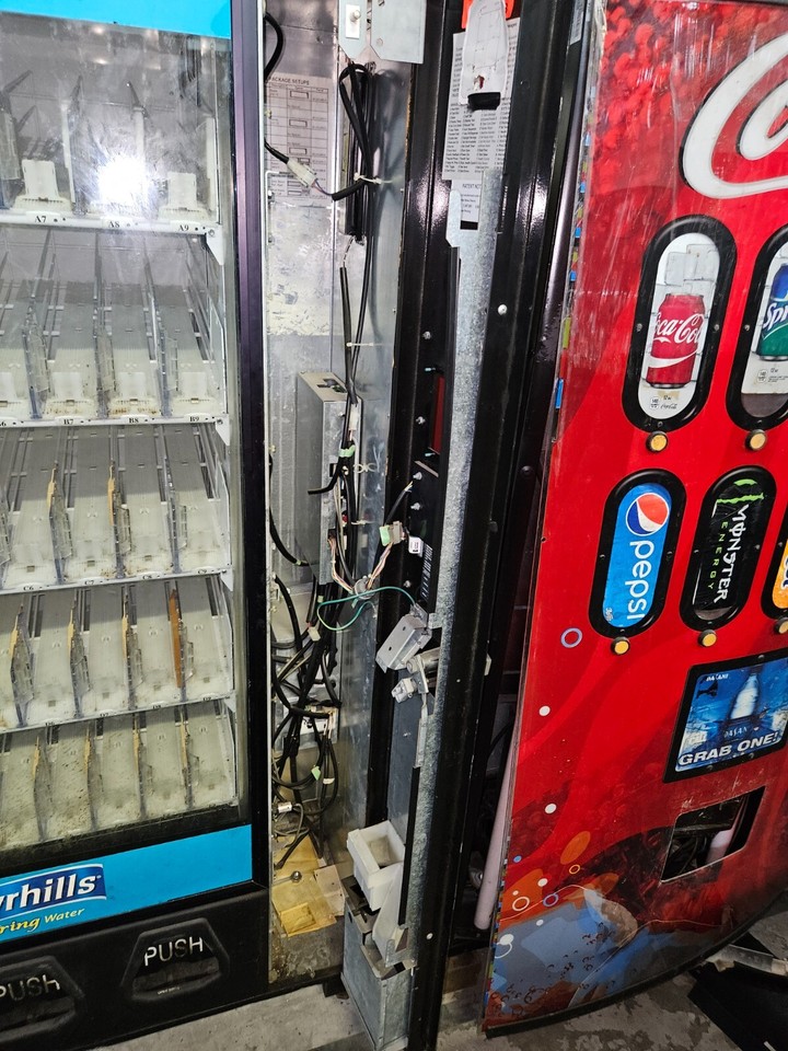 DIXIE NARCO 5591 BEVMAX GLASSFRONT SODA DRINK VENDING MACHINE MDB | eBay