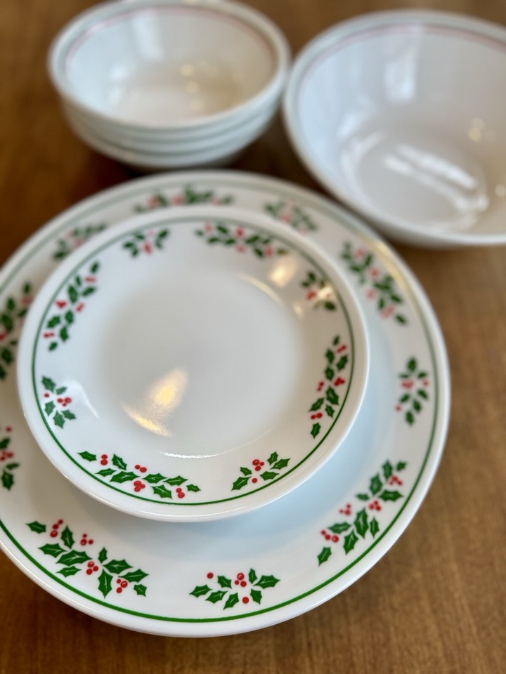 Corelle Holly Christmas 22-pc Set (8 Dinner, 8 Bread, 4 Cereal, Veg ...