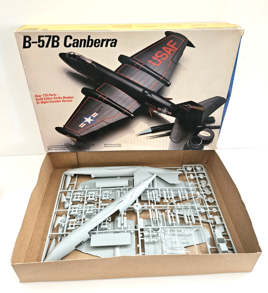 1/72 TESTORS B-57 CANBERRA #698 NEW PLASTIC AIRPLANE MODEL KIT US ...