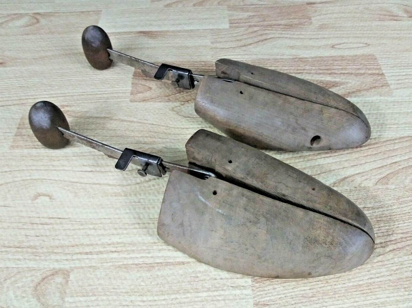 Vintage Adjustable Lever Action Wooden Shoe Tree Stre… - Gem