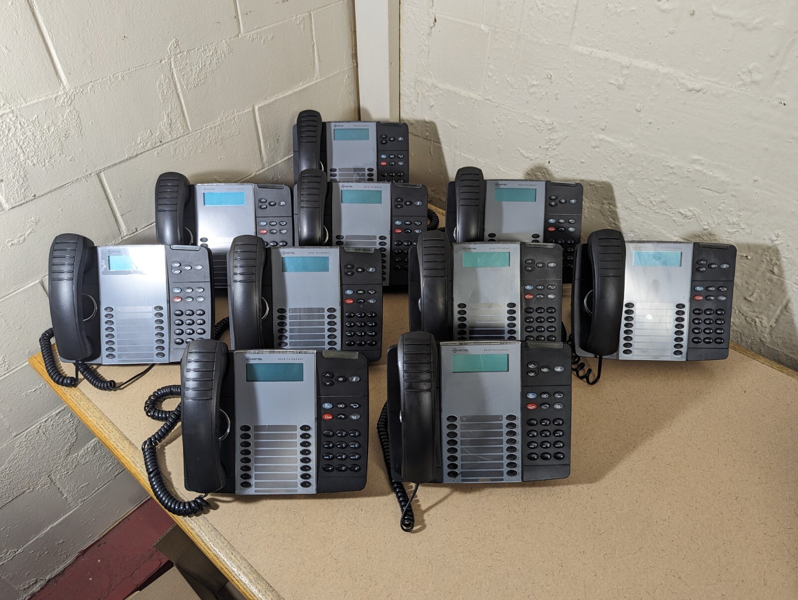 (Lot of 10) MITEL MiVoice 8528 Digital Business Office Phones w/ Stands ...