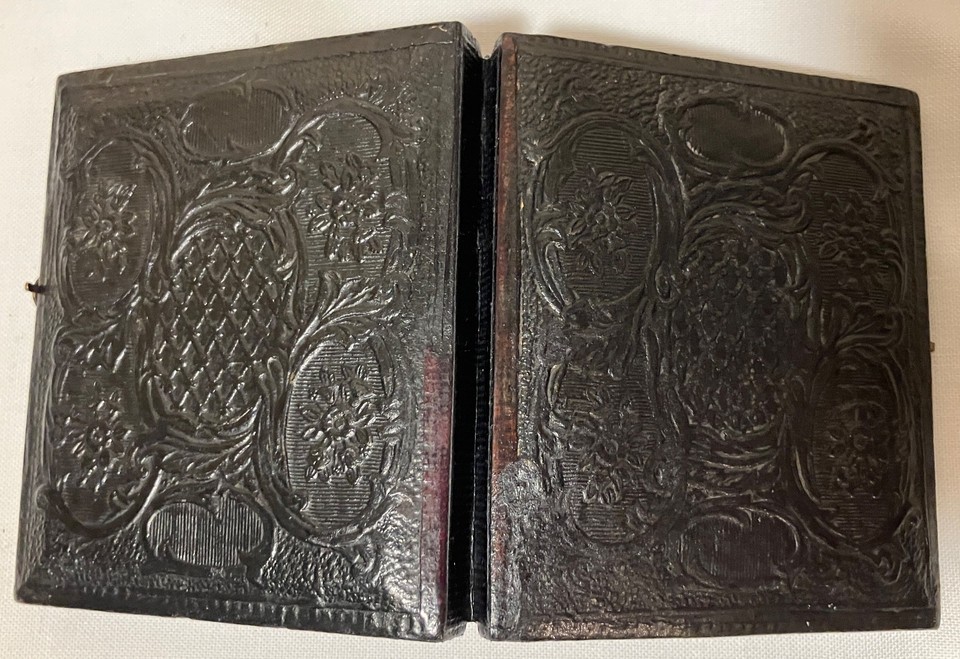 1/9 attractive lady curls holding a union case necklace locket nice ...