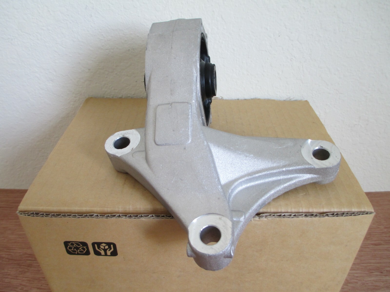 FRONT LOWER SIDE ENGINE MOUNT -- FITS: 2012-2014 HONDA CR-V (2.4L, L4 ...