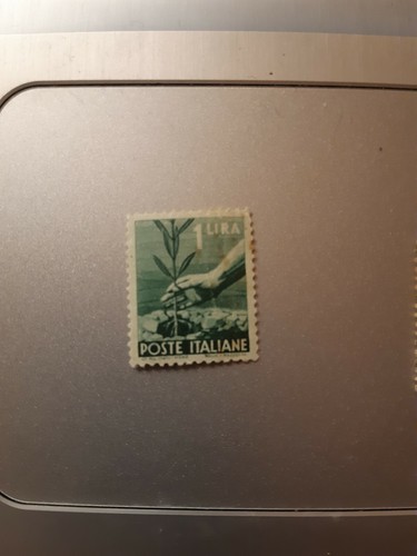Francobollo poste italiane - 1 lira 6 lire - Mano che raccoglie l'ulivo ...