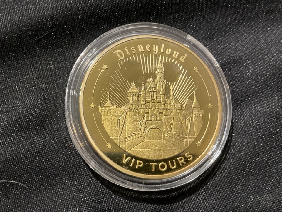 WALT DISNEYLAND V.I.P. TOURS GOLD CHALLENGE COIN | eBay