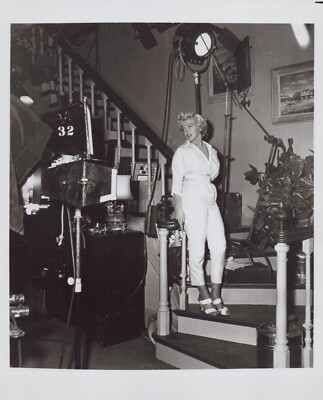 Marilyn Monroe - Backstage (1950) Hollywood beauty Original Vintage ...