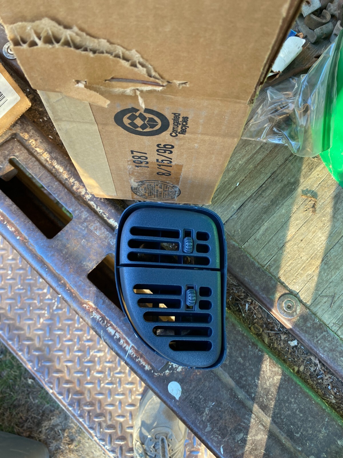 (1) OEM GM NOS 1995-1999 Chevrolet C1500 Truck Center Air Vent Outlet ...