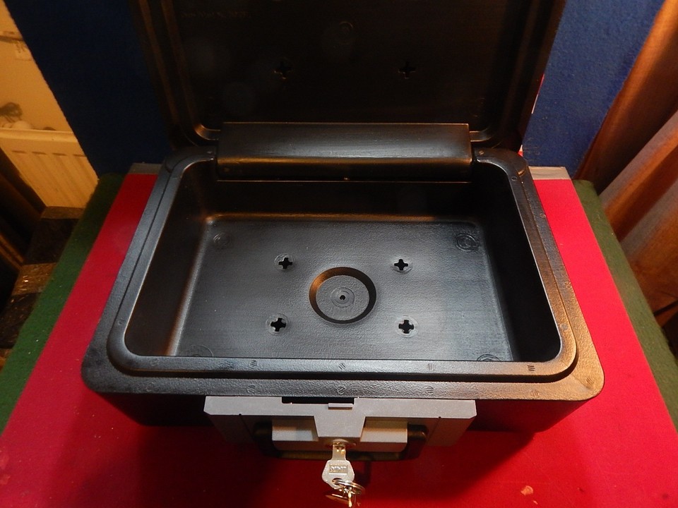 Sentry Safe 1160 Fire Resistant Security Chest Complete with two keys ...