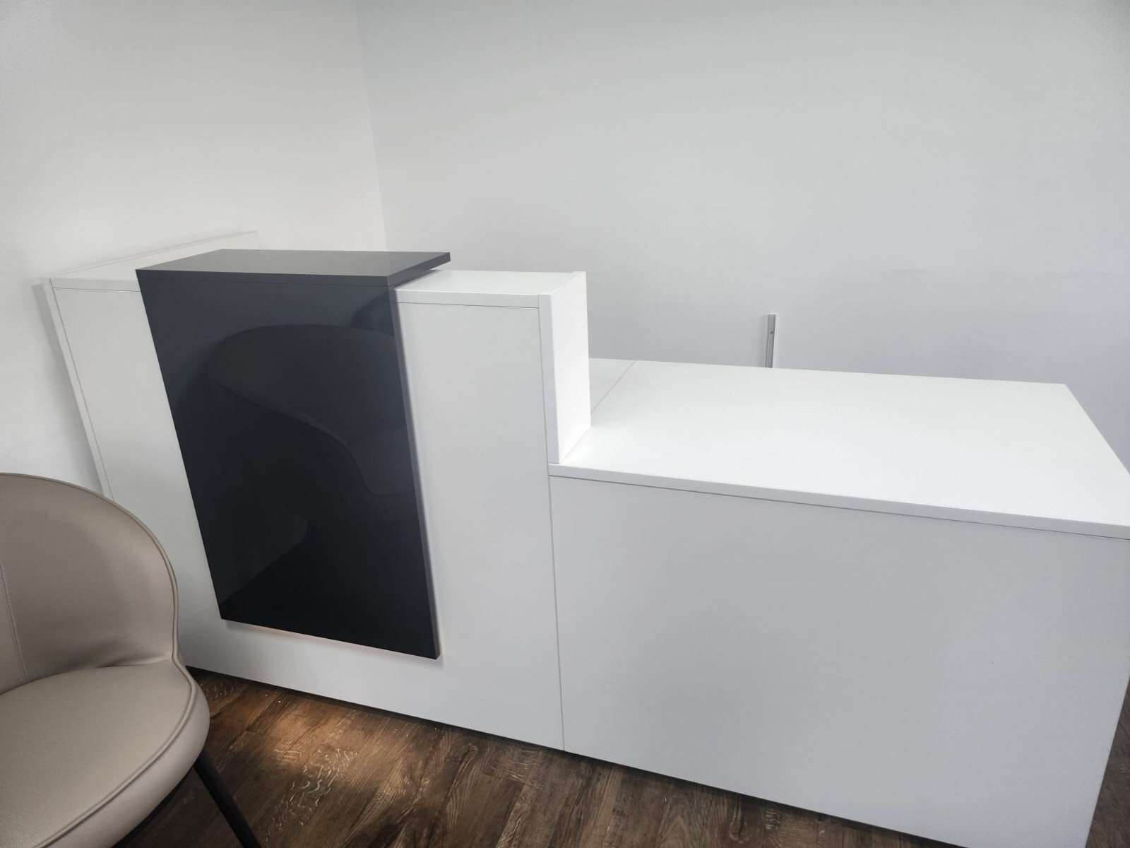 BESPOKE RECEPTION DESK COUNTERS - ANY SIZE ANY FINISH ANY BUDGET £499 ...