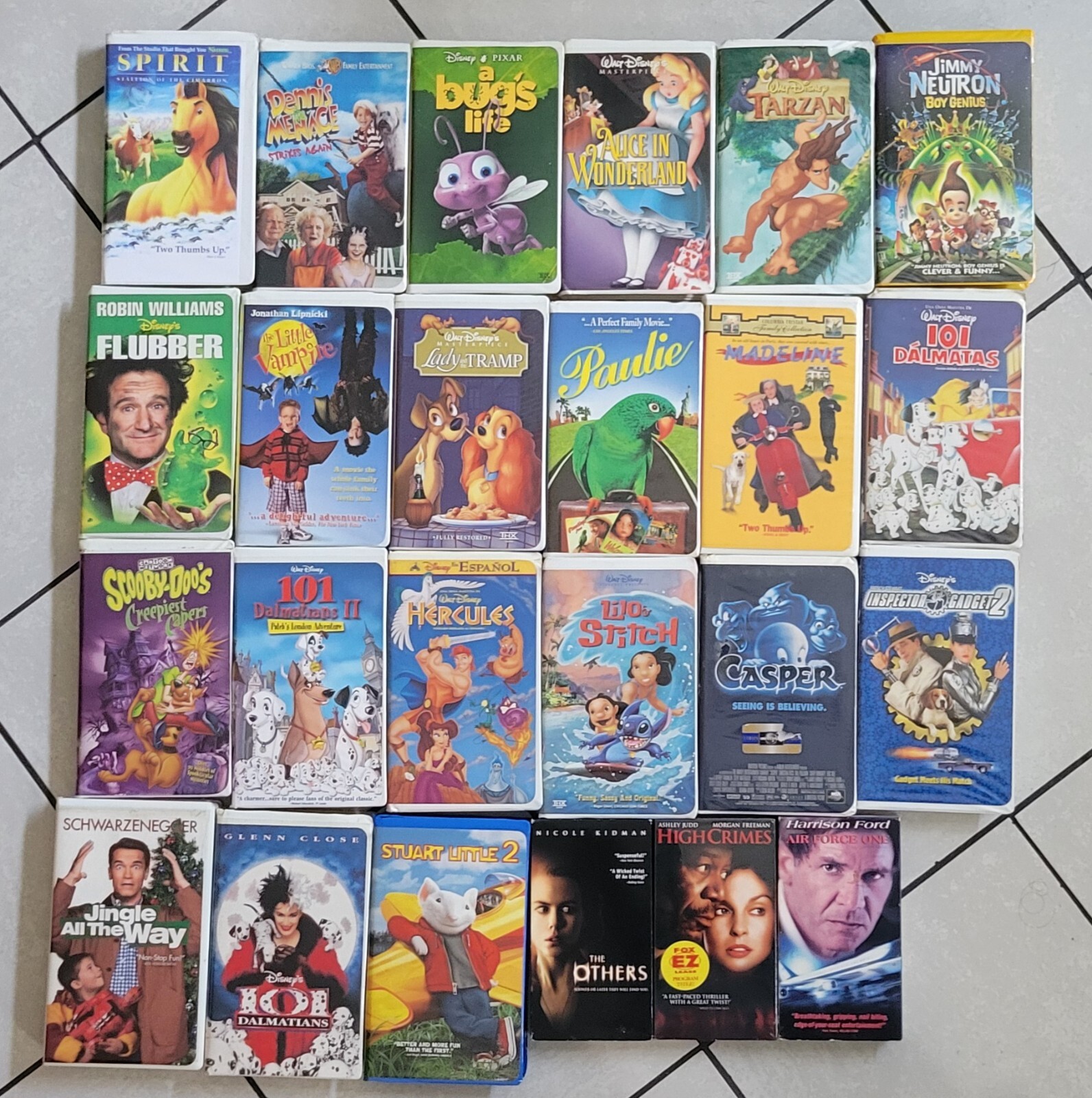 Lot of 24 VHS Tapes (Disney, Spirit, Scooby-Doo, Tarzan, A Bugs Life ...
