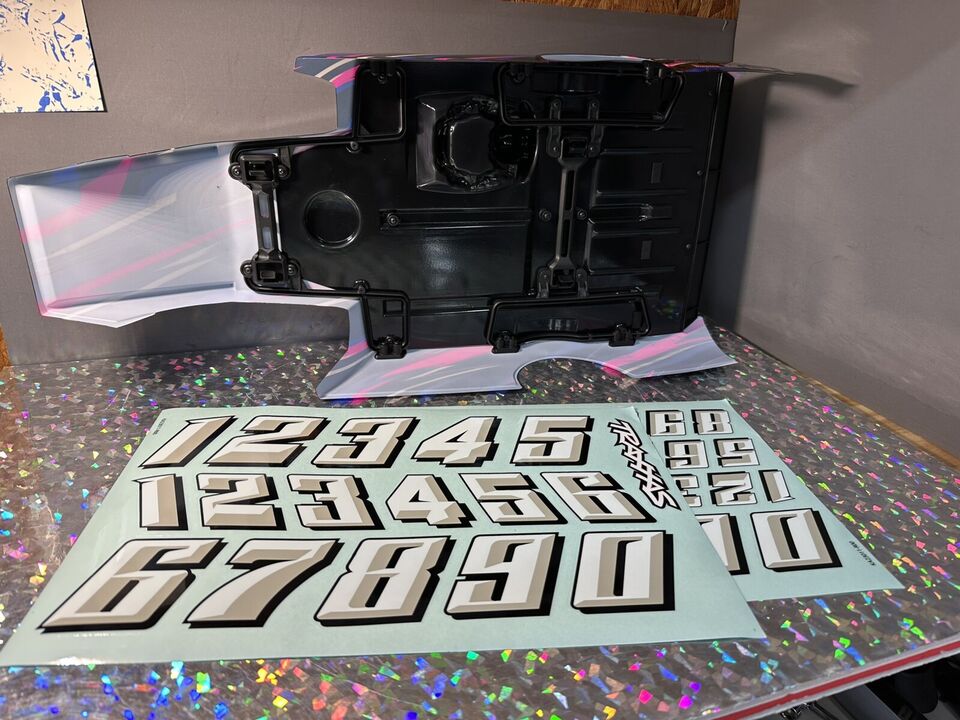 Traxxas 10411-PINK Body Slash Modified Body Mounts Mudboss Blue Pink ...