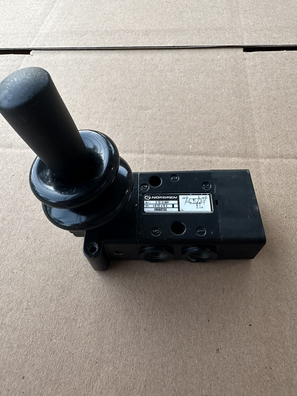 1/4" INLET LEVER ACTUATOR PACKED SPOOL MANUAL AIR VALVE 0.98 CV RATING ...