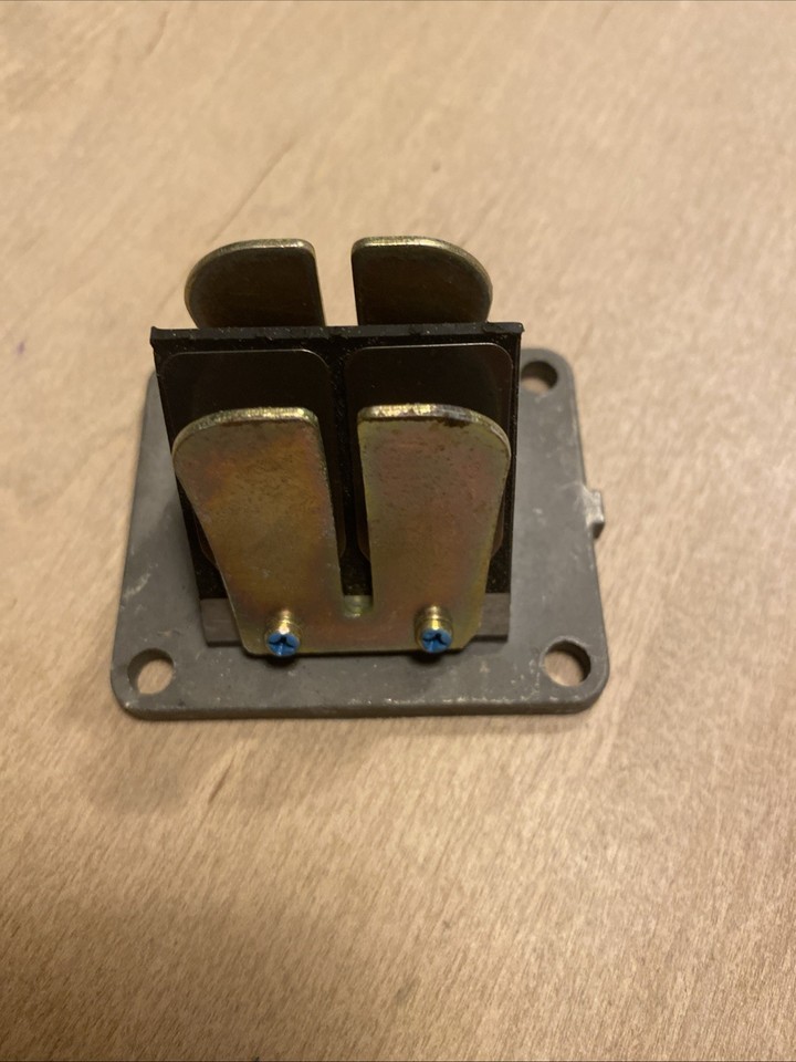 Genuine Yamaha RD250 RD350 RD400 Reed Valve Block . 1A0-13610-01. NOS ...
