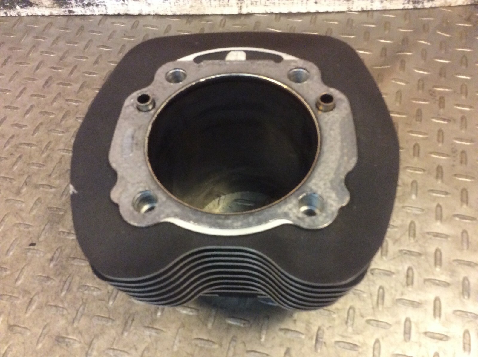 Harley Davidson 117 Big Bore Cylinder Jugs 16800107 Gloss Black for ...