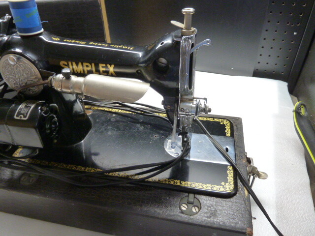 VINTAGE Simplex Sewing Machine WITH CASE | eBay