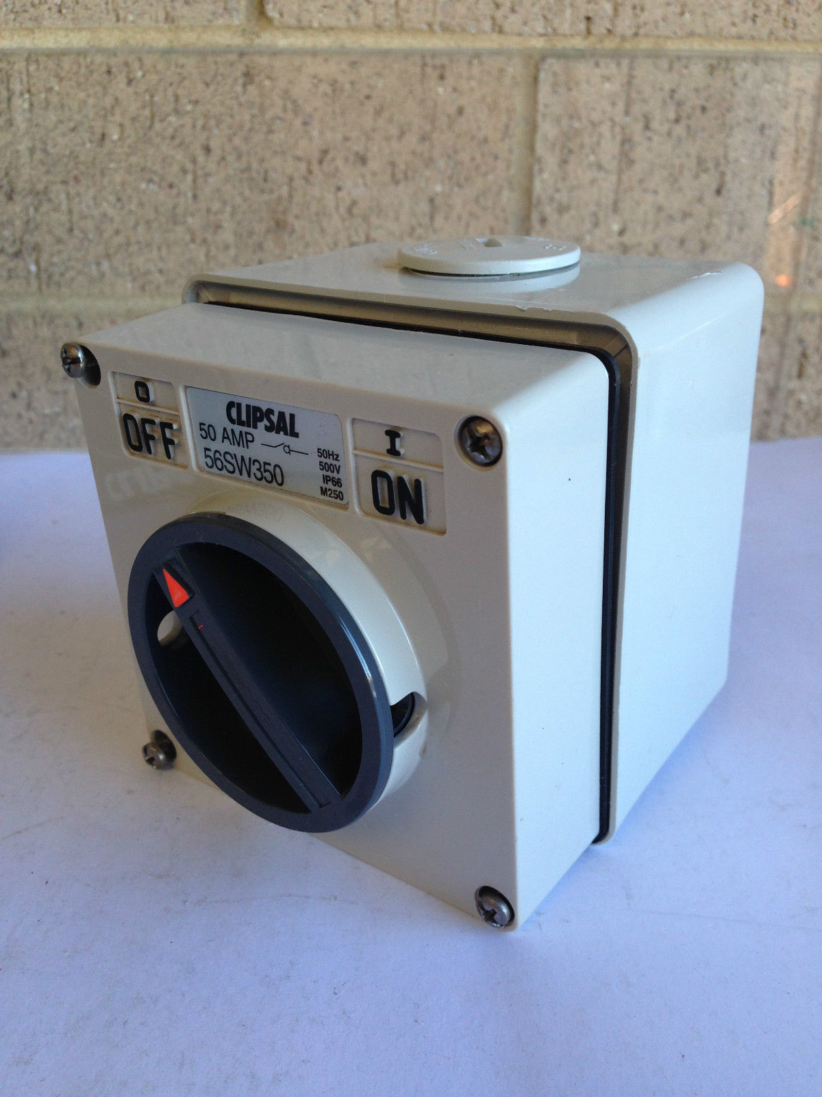 Clipsal 56SW350 56 Series Surface Switch Triple Pole 50A IP66 500V 50Hz ...