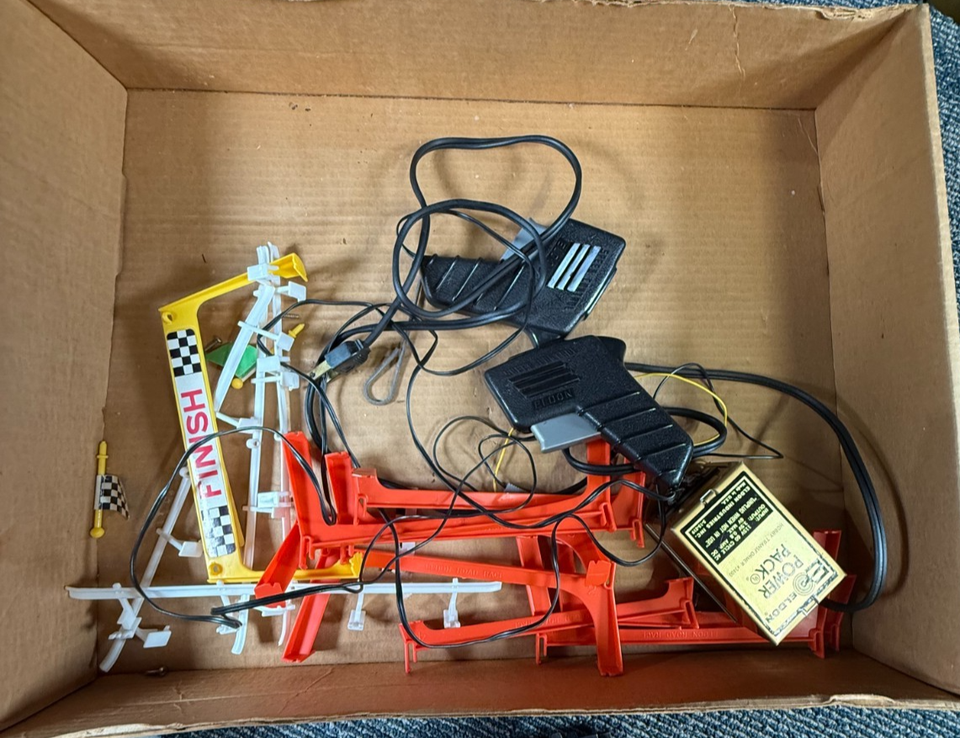 Vtg 1962 Eldon Power Pack “8” 1/32 Scale Road Race slot track ...