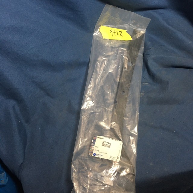 Chevrolet GM OEM Malibu Front Bumper Grille Grill-molding Strip Right ...