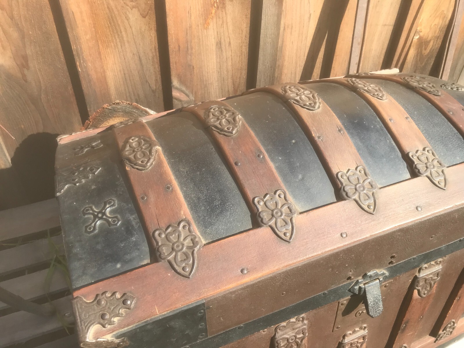 Antique pirates captains chest Trunk 30IN X 18IN X22IN Camel Back Trunk ...