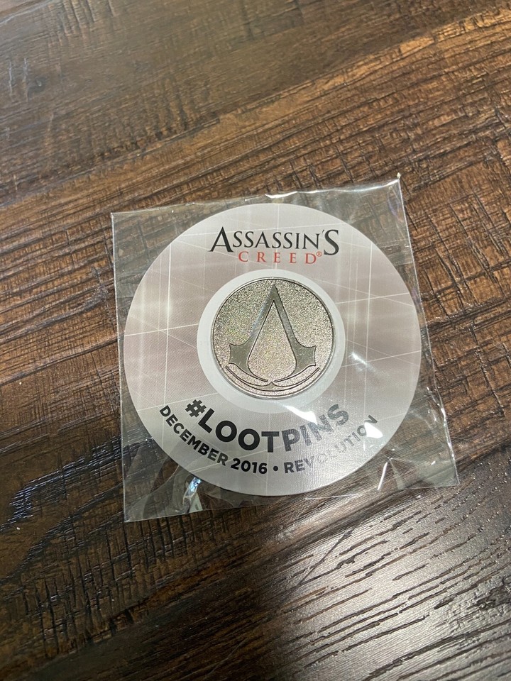 Loot Crate Loot pins DECEMBER 2016 - REVOLUTION ASSASSINS CREED | eBay