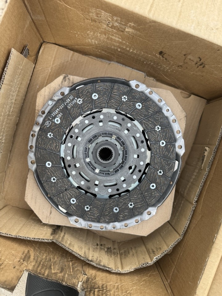 Dual Mass Flywheel DMF Kit with Clutch and CSC 600037100 LuK ...