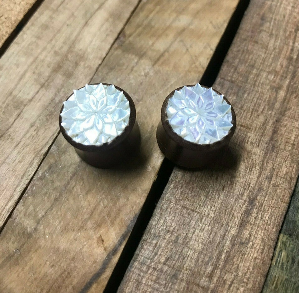 PAIR OF ROSE WOOD PLUGS CARVED FLOWER MOP SHELL PLUG GAUGES TUNNELS ...