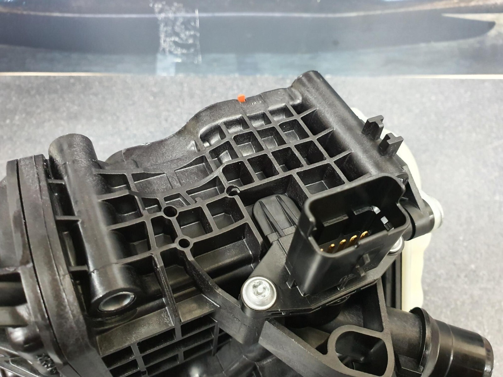 FORD FOCUS III C-MAX II MONDEO KUGA 2.0 TDCi THERMOSTAT HOUSING 2264810 ...