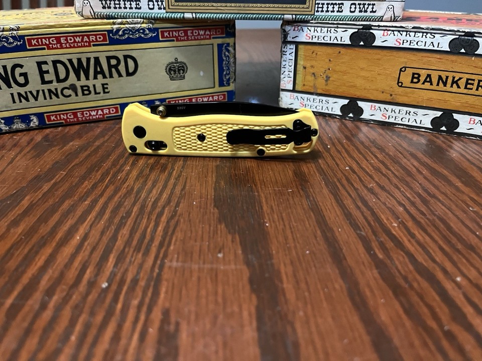 Benchmade Blue Class 535 Bugout Axis Folder Black Blade Yellow Handle ...