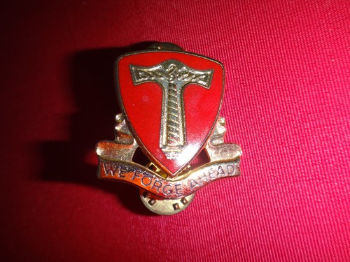 US Army Unit Crest 8th Maintenance Bn WE FORGE AHEAD Distinctive unit ...
