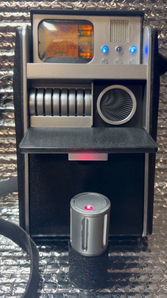 STAR TREK DIAMOND SELECT TRICORDER AND HAND SCANNER BOTH ARE COMPLETELY ...
