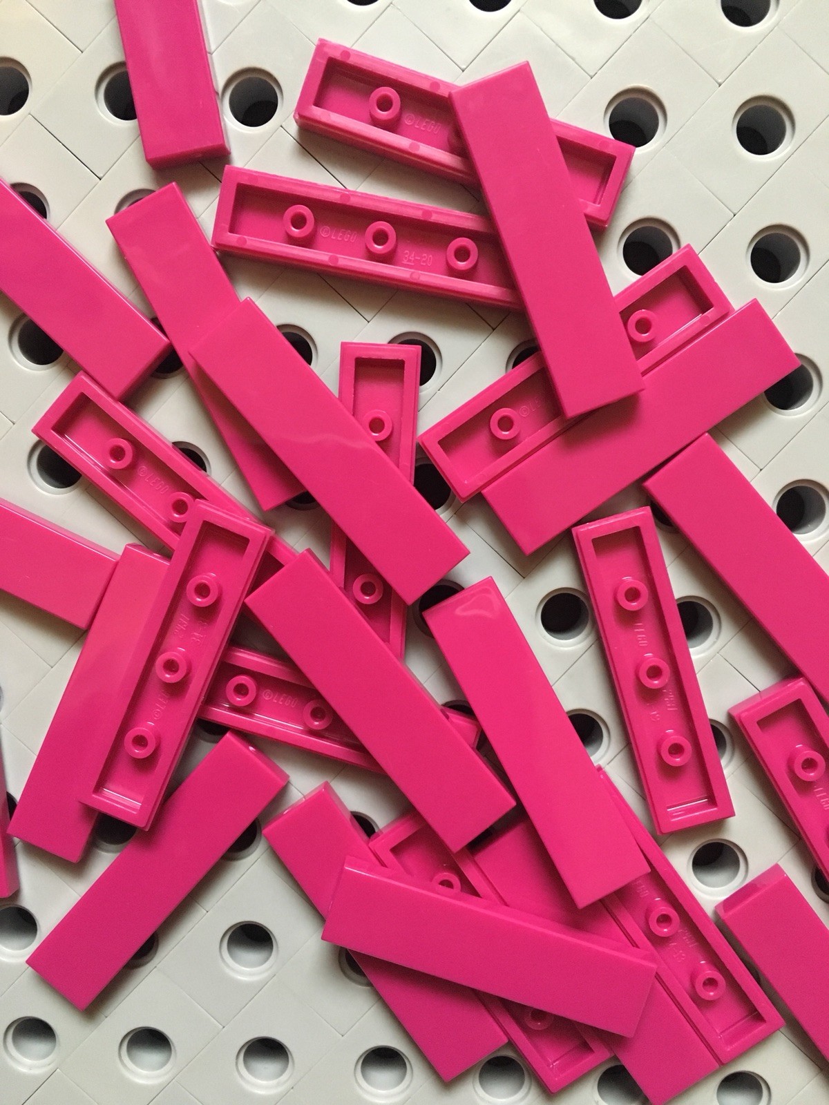 Lego Magenta 1x4 Tiles Smooth Finishing Flat Modular Buildings 25 Pcs ...